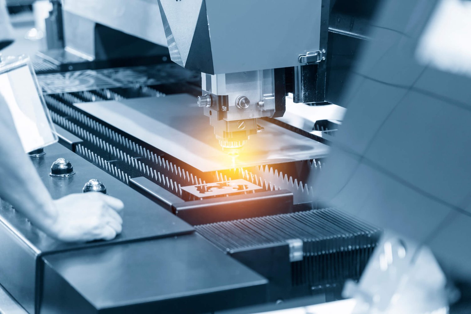 CO2 vs. Fiber Lasers for Metal Fabrication